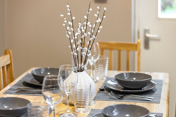 8br Gem In Prime Location: Perfect For Group Stays - Edgware