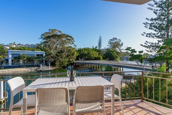 Riverfront Apartment 350m From Noosa Main Beach! - Noosaville