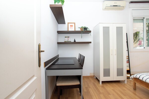 Stylised 2-bedroom Apartment Center Eixample - Barcelone