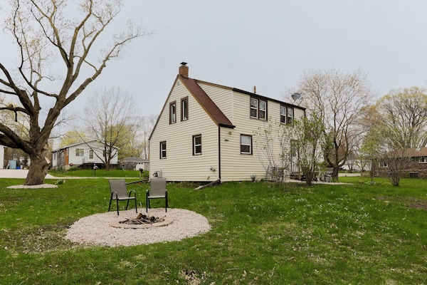 Your Cozy Lockwood Lodge Awaits! Pet Friendly - Lake Geneva, WI