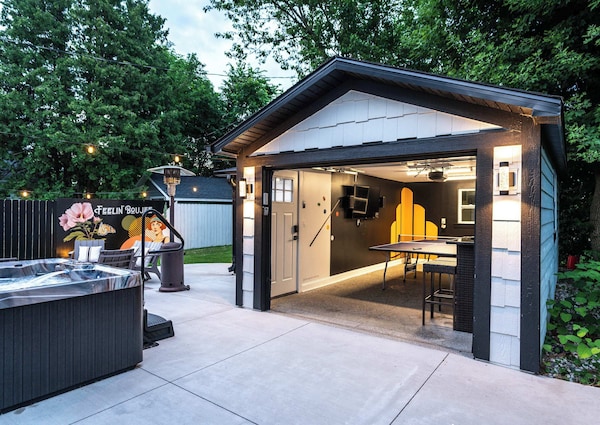 Gatsby Theme Near Downtown W/ Hot Tub & Game Room - Lake Geneva, WI