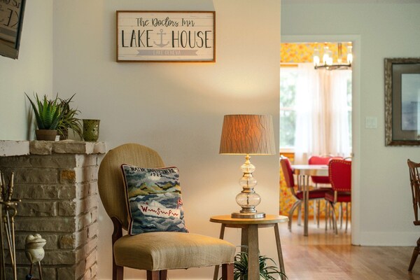 The Doctors Inn  Lake Geneva Escape For 12! - Lake Geneva, WI