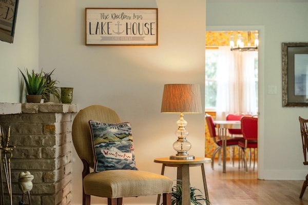 The Doctors Inn Lake Geneva Escape For 12! - Lake Geneva, WI