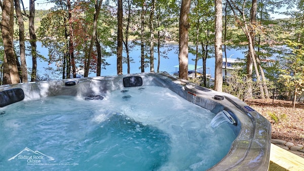 Lake Reflections 3/3 Hot Tub, Pet Friendly & Fenced Lakefront W/dock, Paved. - Hiawassee, GA