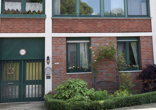 15 Min From Neuss Main Station. Apartment For Rent In Quiet Residential Street. - Neuss