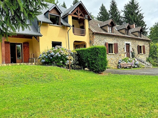 House In Nature - Lourdes