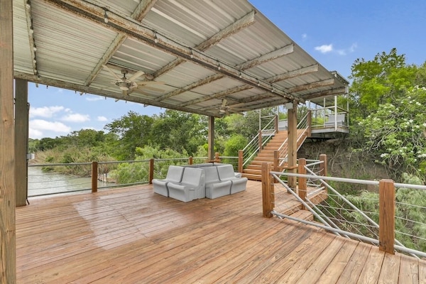 Spacious 4-bedroom House On Charming Arroyo Colorado. 3 Tier Boathouse, - Arroyo City, TX
