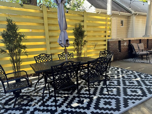 Modern Meets Vintage! Sleeps 12-14! Game Room, Patio, Fun! - Bloomington, IL