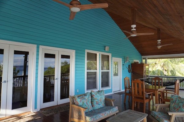 Spacious 5-bedroom Beachfront Home With Ac Centrally Located In Roatan. - Roatán