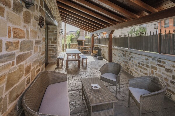 Casa Rural 'La Puerta Del Río Lobos I' Con Piscina Privada, Terraza Compartida Y Wi-fi - Navaleno