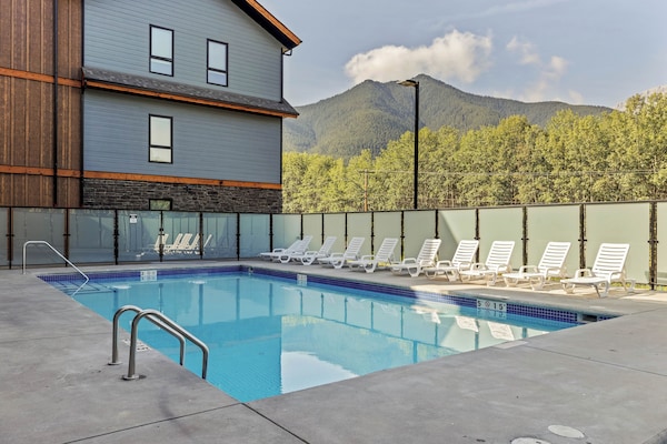 Perfect 3bed/2bath Top Floor Mt.views-pool/hot Tub - Canmore
