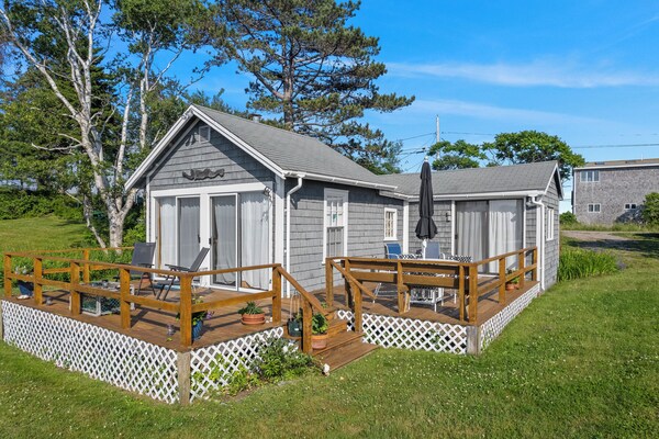 New! The Beach Pea 2 Br/1 Ba Beachside Bungalow Feet From The Maine Shore. - Harpswell, ME