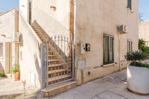 Vakantiehuis 'Da Giovanni A Custonaci' Met Balkon, Wifi En Airconditioning - Custonaci