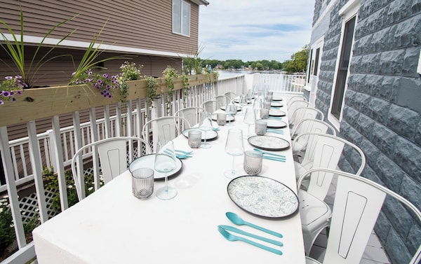 Beautiful Lakefront Home! Summer Memories Start Here! - Topeka, IN