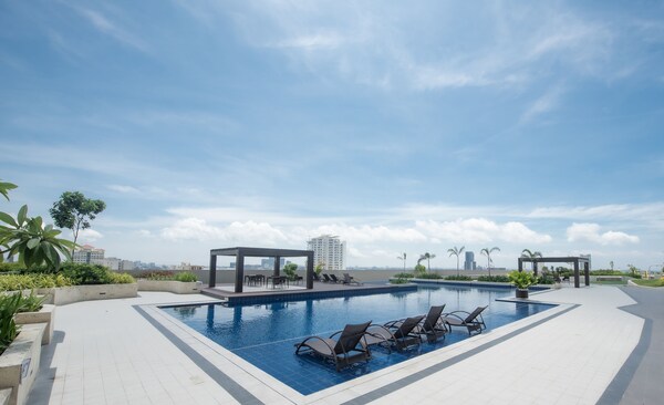 Relax & Unwind In This 1 Br/1 Bath Condo Walking Distance From Ayala Mall - Lahug