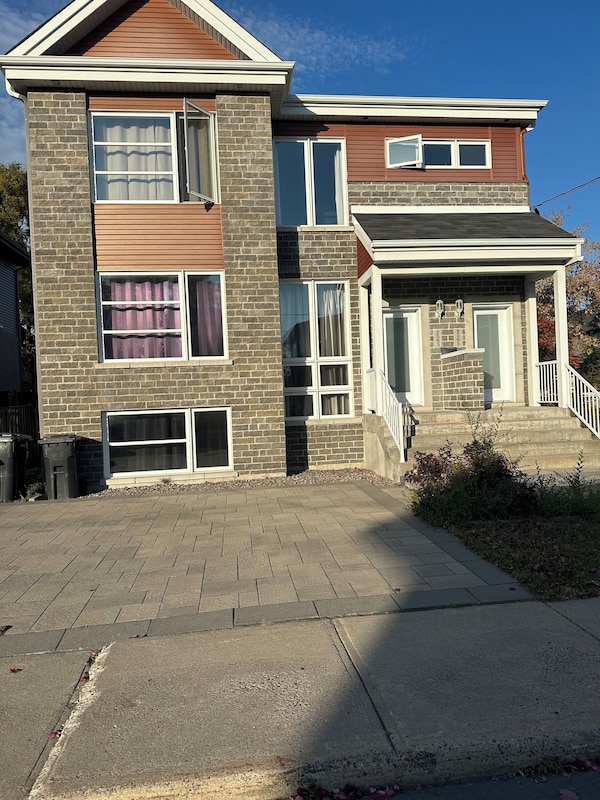 Magnifique Condo 2 éTages A Seulement 15 Minutes Du Centre Ville De Montréal - Longueuil