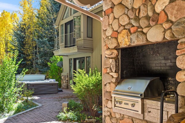 Creekside 4-bedroom 6.5 Bath House In Charming Beaver Creek With Hot Tub - Beaver Creek, CO