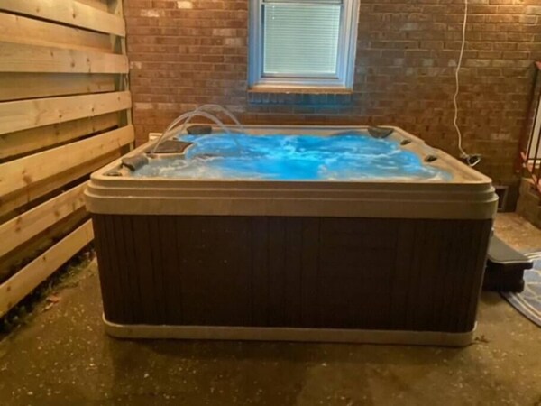 Hot Tub, Fenced In Yard, Pet Friendly, Game Room - Fayetteville, NC