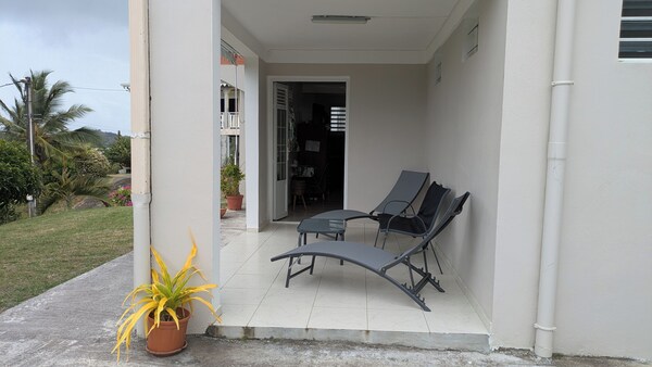 Logement Spacieux Se  Situe Au Rez De Jardin D'une  Charmante Villa De Campagne - Martinique