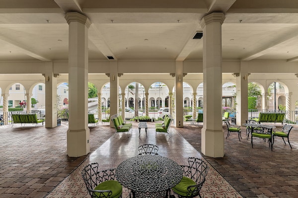 Perfect Palm Beach Location.\nclassic, Spacious  1-bedroom Condo, Suite With Ac. - Palm Springs, FL