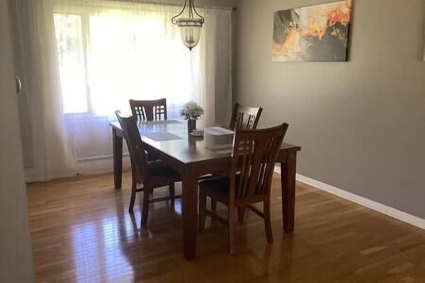 Family Friendly Spacious With Jacuzzi & Fireplace! - Dubuque, IA