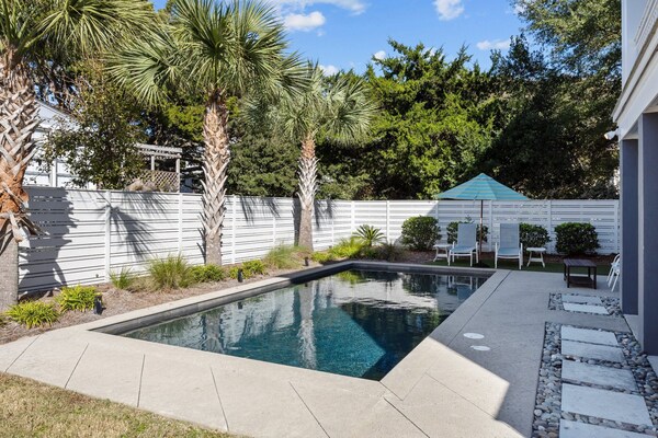 Beautiful Ocean Views W/ Pool And Elevator! - Isle of Palms, SC
