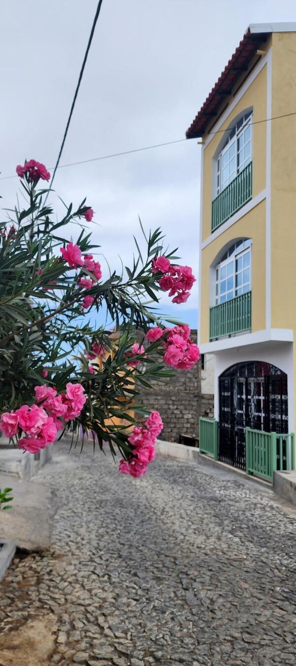 Casinha Nova - Entire Home With City & Ocean View In Sao Filipe - Cabo Verde