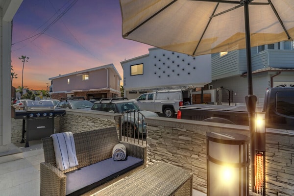 Steps To Lido Village And The Marina- Heart Of Lido Island, 2  Car Garage!! - Laguna Beach, CA