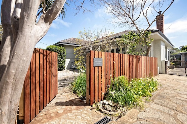 Elva Garden Cottage | Dog Friendly | Town Central - Margaret River