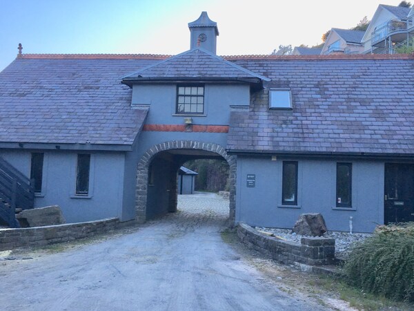 Beautiful Pendine Manor House In West Wales - Pembrokeshire