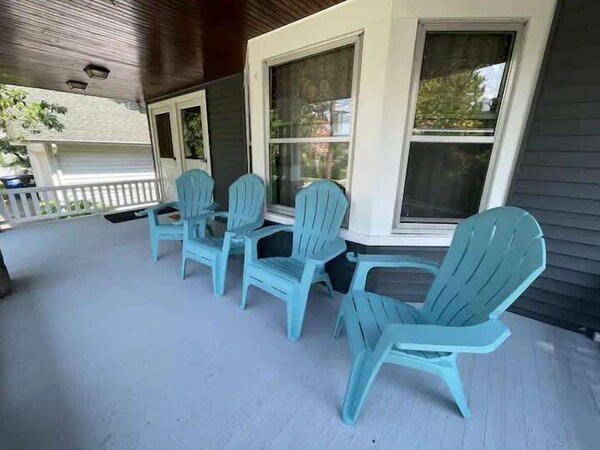 Lakewood Bed & Biscuit | Pet Friendly | Mins To Lkwd Park - Berea, OH