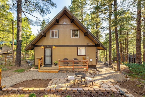 Fox Lodge A-frame Cabin With View Of The Pines - Flagstaff, AZ