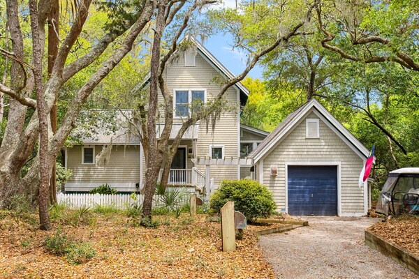 3 Bedroom Home By Golf Course With Maritime Forest Views; 2 Carts For Exploring; Access To Bhi Club - Bald Head Island, NC