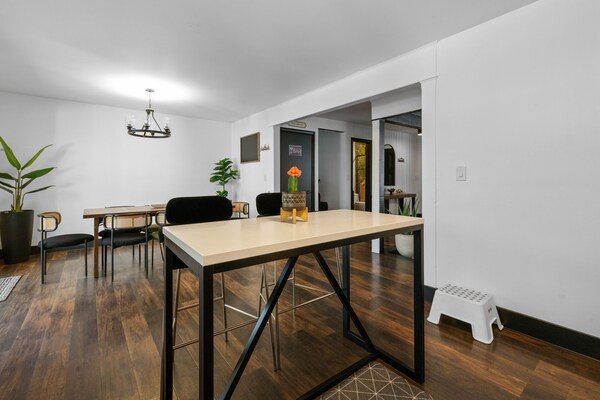 Dream Moon House - Great Location, Hot Tub, Game Room, Pool Table, Air Hockey, Foosball - California
