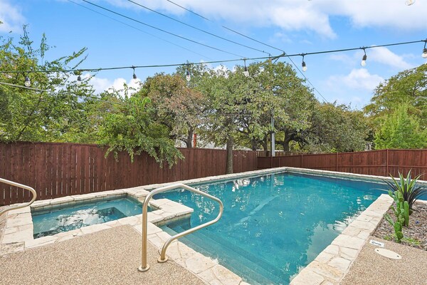 5bd, 3ba Retreat, Pool, Firepit, Cinema, Games, Bbq - Fort Worth, TX