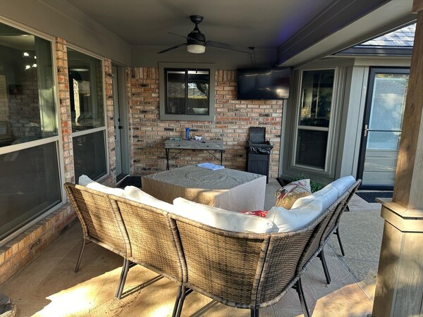 Quaint/quiet Neighborhood- 5 Bedroom Home With Gardens, Pool/hot Tub. - Fort Worth, TX