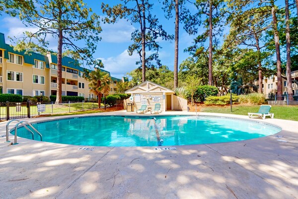 1st Floor Condo With Pool, Tennis, Patio & Washer/dryer - Port Royal, SC
