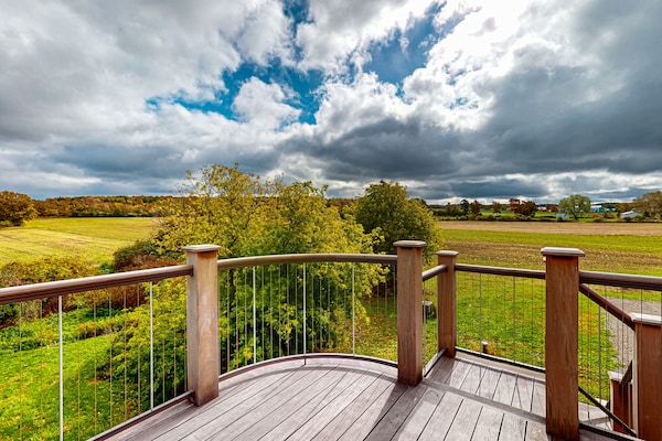 Beautiful Home In Wine Country W/ Deck, Peaceful Views & Close To Town - Penn Yan, NY