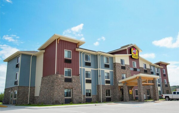 Pet-friendly Room W/ Kitchen, Free Parking, Breakfast Available - Pooler, GA