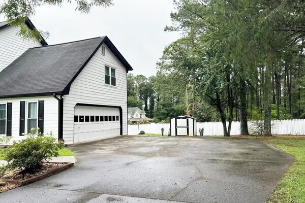 Cozy 4-bedroom Retreat Near Stone Mountain Park Perfect For Family Getaways! - Snellville, GA