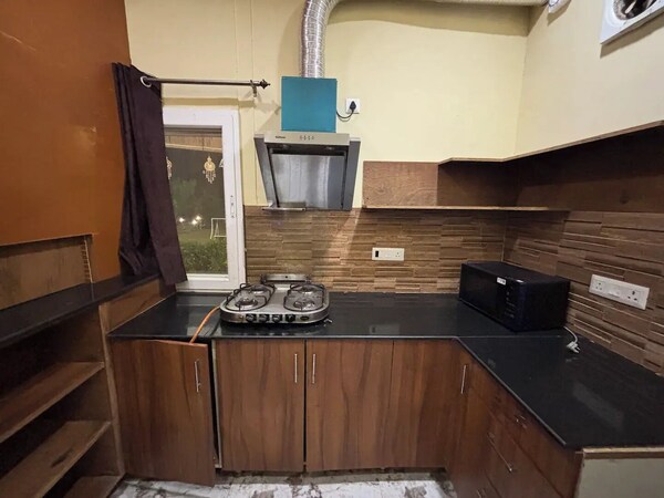 Gobravo 37: 2bhk Farm With Private Pool & Lawn,perfect For Parties & Staycations - Noida