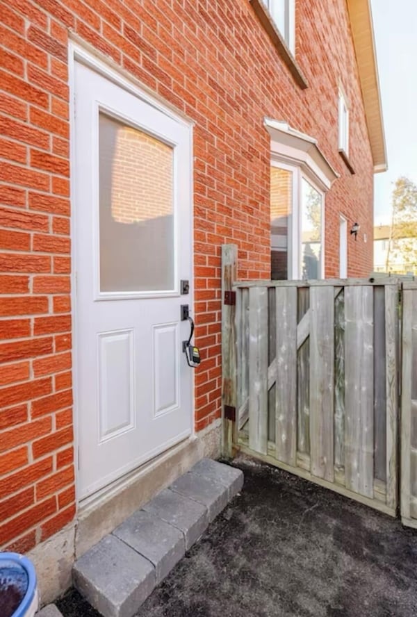 2 Bedroom, 2 Free Parking, 5 Min To Mississauga Center, 20min Toronto Center - Brampton