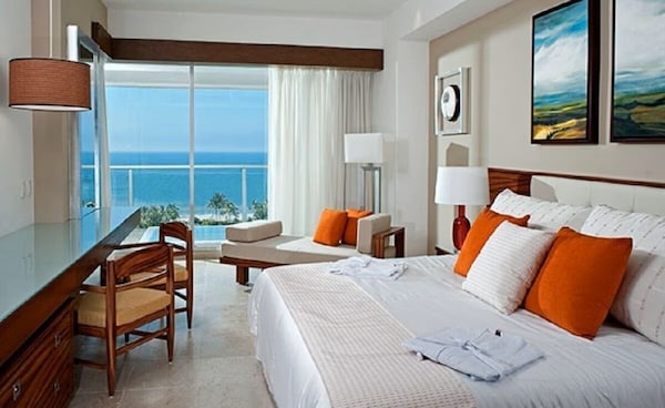 Close To Pools, Beach, Kingdom Of Sun Park, Cirque Du Soleil, 6 Free Golf Rounds - Puerto Vallarta