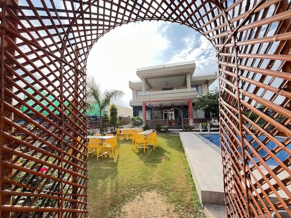 Gobravo 11-6bhk Farm Wt Pool &Garden Gurgaon - Gurugram