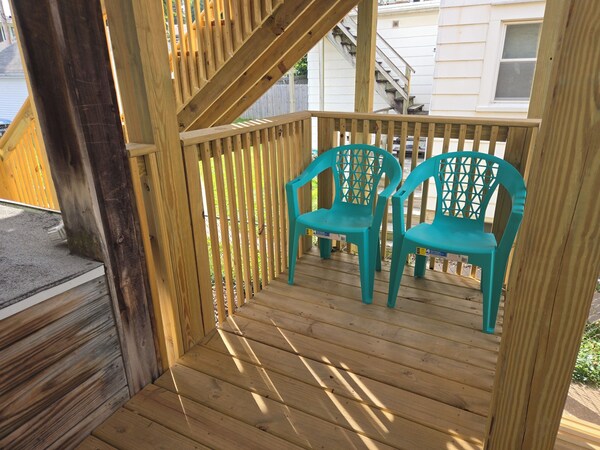 Charming Cozy 2-bedroom Apartment Near Vander Veer Park With Ac, Parking, Wifi - Rock Island, IL