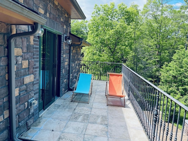 Charming Guesthouse In Castle In Delightful Woodstock With Office Space - Kingston, NY