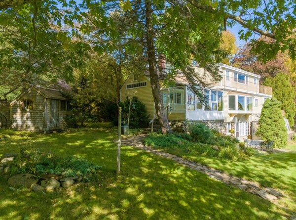 Spacious Victorian Lincolnville Home With Ocean Views. Walking Distance To Beach - Camden Hills State Park, Camden