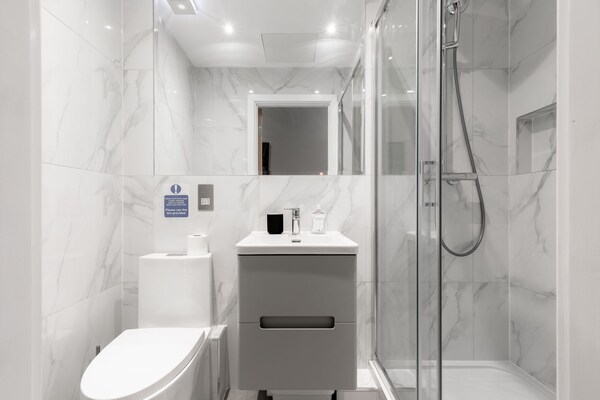 Ensuite Triple Room - Chelsea
