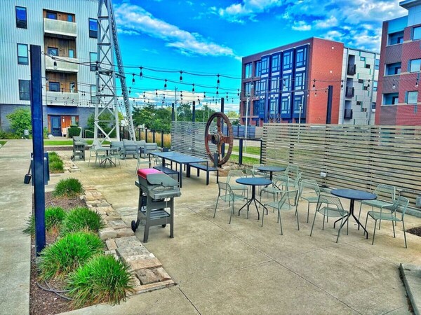 Urban Jungle Retreat (417) - Altoona, IA