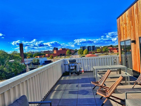 Aqua Loft Comfort (325) - Des Moines, IA